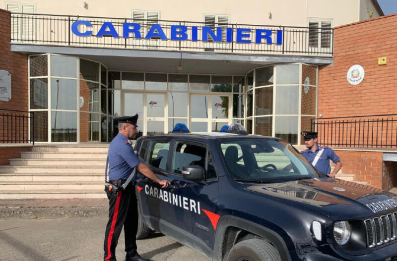 Diciannovenne sospetto pusher picchia in caserma i carabinieri ...