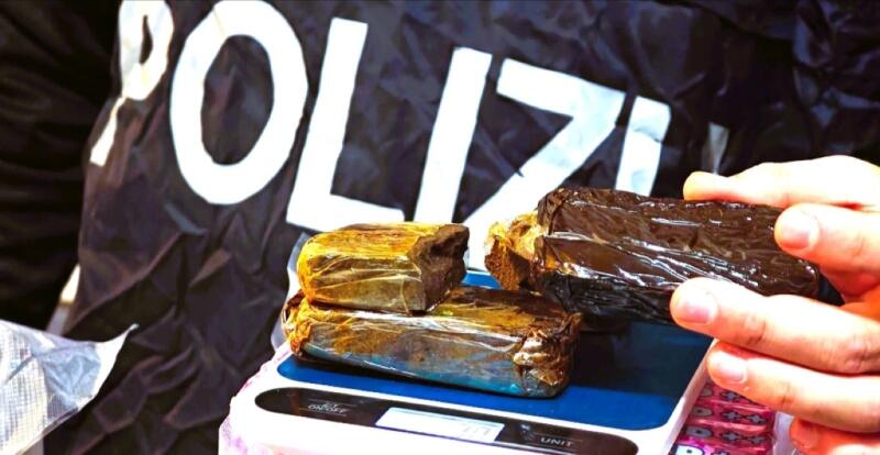 Aveva hashish e marijuana, 40enne arrestato dopo un inseguimento ...